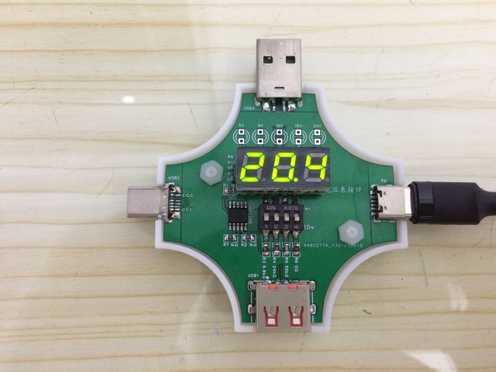 PD+QC快充诱骗器,———EEWorld参考设计中心