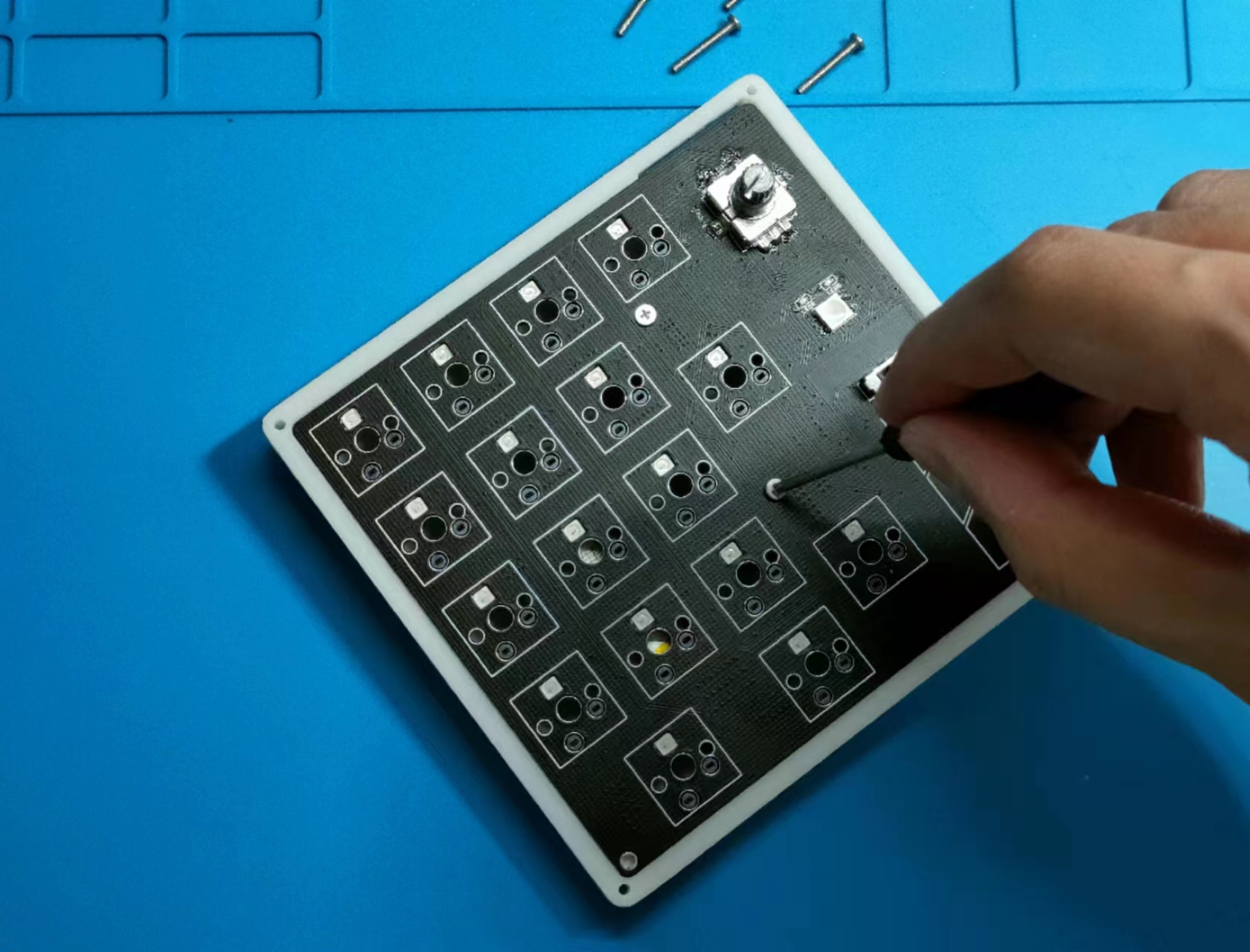 ESP32C3 单模蓝牙小键盘 ZY-17W,———EEWorld参考设计中心