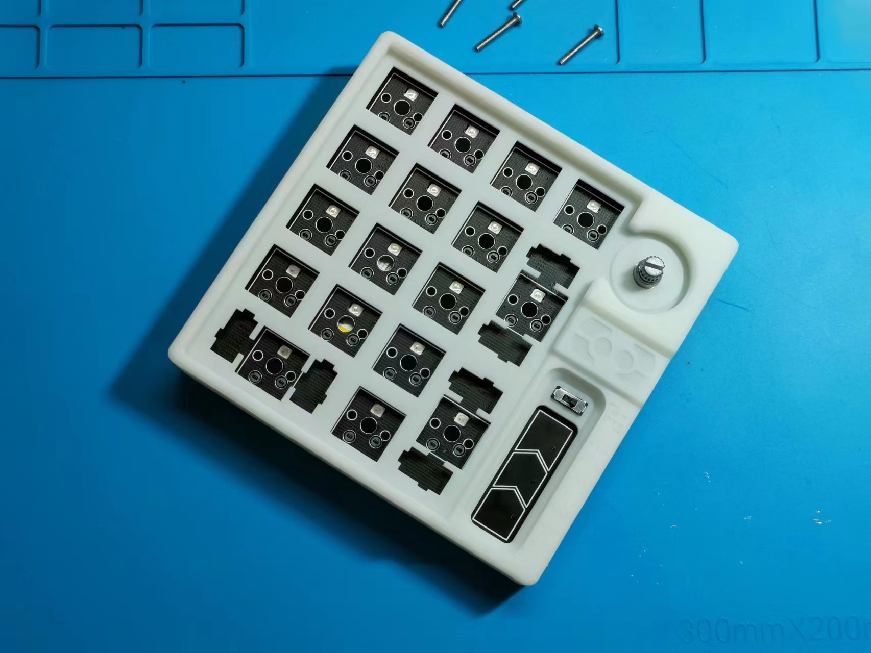 ESP32C3 单模蓝牙小键盘 ZY-17W,———EEWorld参考设计中心