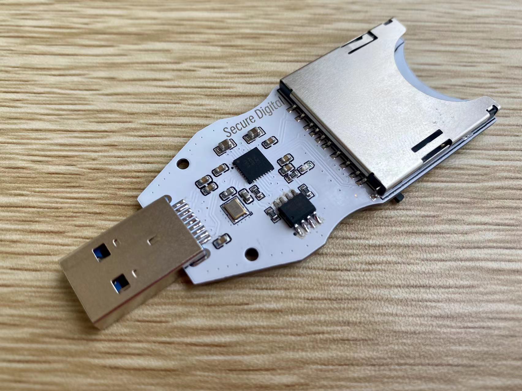 USB3.0读卡器，基于GL3224方案，设有SD卡与TF卡卡槽,———EEWorld参考设计中心